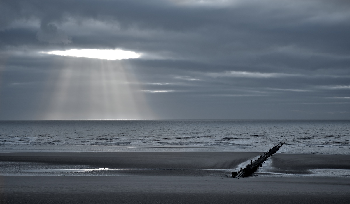 Can God be both outside time and in time? – Part 1 (Paul Helm) - Credo ...